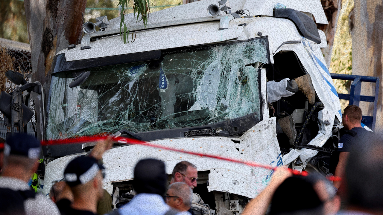 Tel Aviv Bus Stop Attack at Glilot Kills One, Wounds 35 – Spark Solidarity